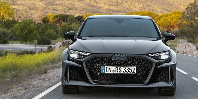 아우디 신형 RS3 공개, 실내 ‘냄새’까지 좋아졌다 | 탑라이더