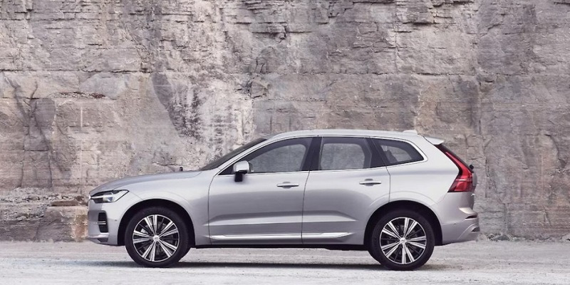 "6,440만 원부터" 주차비 반값 SUV, 2025년식 볼보 XC60 출시 | 구름을달리다