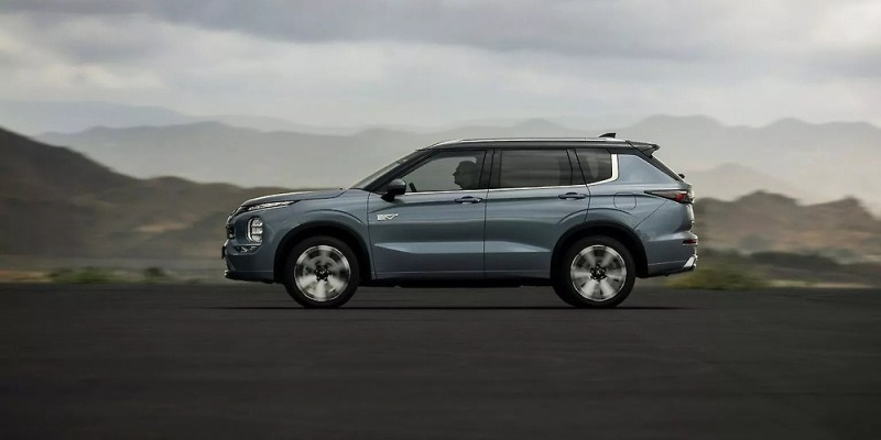 "PHEV 탑재하고 주행거리 844km까지 늘린 SUV" 2025년형 미쓰비시 아웃랜더 | 구름을달리다