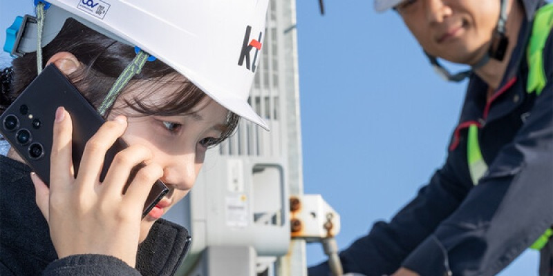 "음성도 5G 통신망 사용"...KT, VoNR 첫 상용화 | 생생비즈