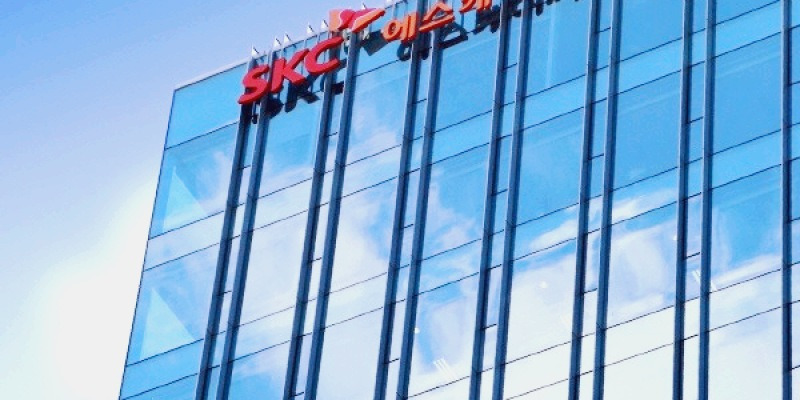 이차전지소재·화학사업 부진으로 '맥풀린' SKC...3Q 영업손실 '무려' 620억 | 생생비즈