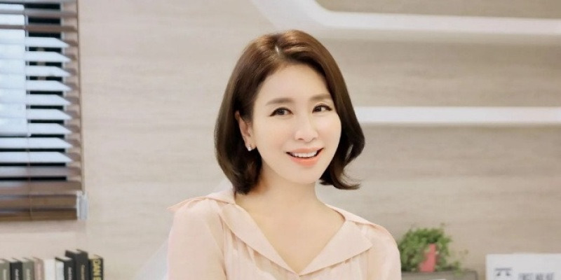 49kg, 20대 같은 몸매로 모두의 시선 집중! 50대 여배우의 놀라운 비결 | 스타와 라이프