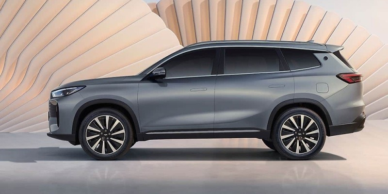 "최대 2,000km 주행 가능·2,000만 원 대" 가성비 최강 PHEV SUV, T8 | 구름을달리다