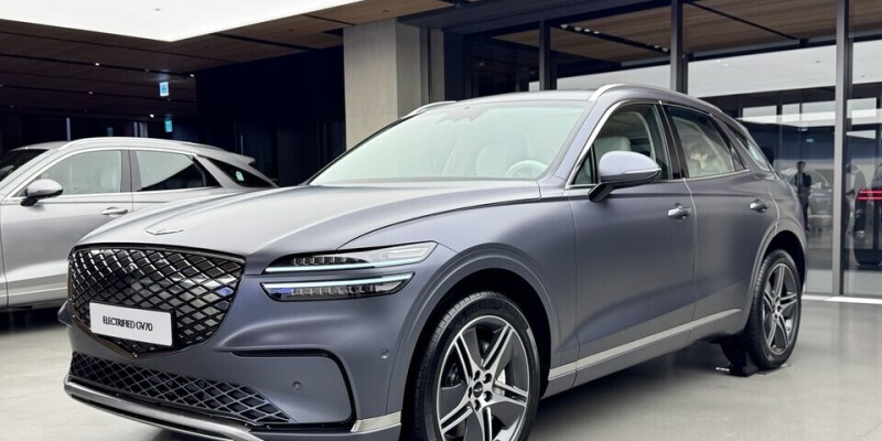 GV70 전기차 부분변경 보니...'헤이 제네시스' 호출 추가[카미경] | 블로터