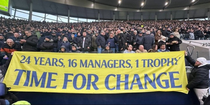 토트넘 팬들 'We want levy out' 외치는 이유는? | 이건