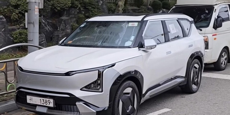 "스포티지급 전기 SUV" 기아, 'EV5' 국내 포착. NCM 배터리 탑재 | M투데이