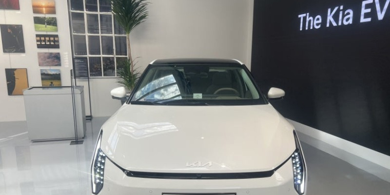 E-GMP 만난 기아 세단, 오! 삼삼한 EV4 | 오토다이어리