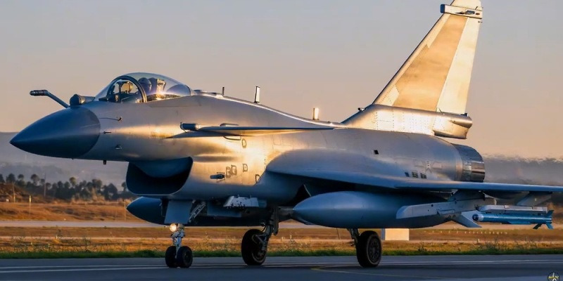 중국에게 깜짝 놀란 이유! 중국 J-10C 전투기 사거리 400km PL-17 미사일 발사 | 군사돋보기