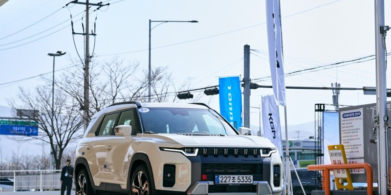 [육기자의 으랏차차] “조용한 근육질” 2025 KGM 토레스 하이브리드 T5 | 글로벌모빌리티