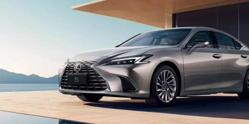 렉서스 ES300h 6년만의 풀체인지 공개 | 두맨카