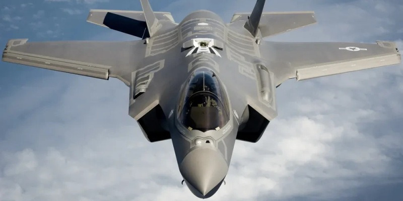 F-35A 40대 vs 중국 J-20 240대… 2025년 동아시아 스텔스기 대결: 누가 | 밀리터리 랩실