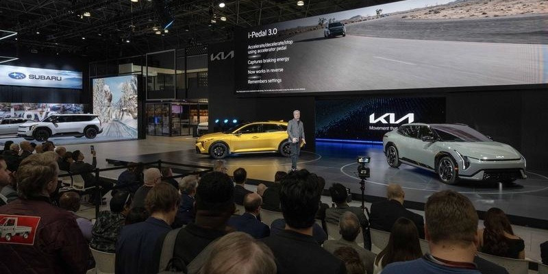 기아, 뉴욕오토쇼서 K4 해치백·EV4·EV9 나이트폴 에디션 공개 | 데일리카