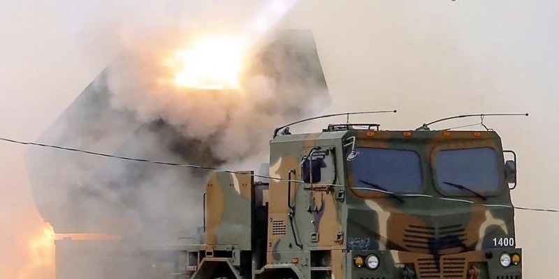 한국 천무 vs 미국 HIMARS…멀리 쏘는 놈이 이긴다? 🚀 전격 비교 분석! | 밀리터리 랩실