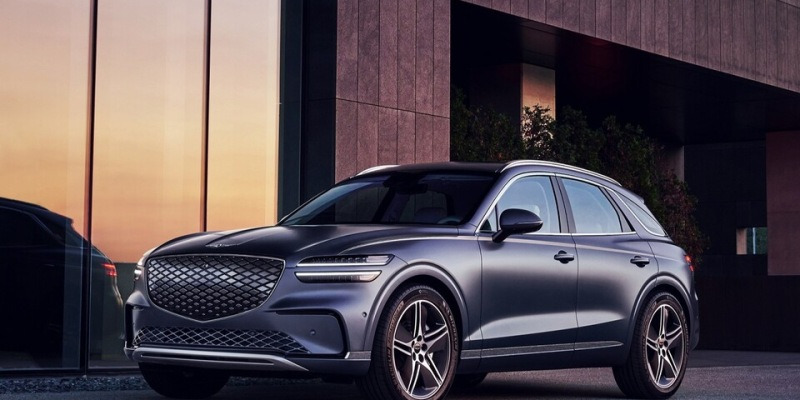 "주행거리 두 배 차이?" 제네시스 GV70 'EREV vs 전동화 모델', 당신의 선택은? | M투데이