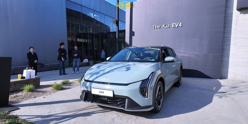 “SUV인데 롤링이” EV3 vs EV4, 멀미 고민 해결! 국산 전기차 | 카텍