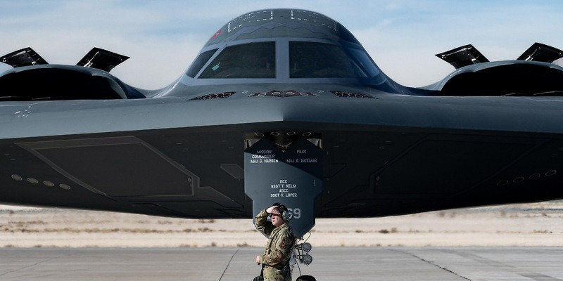 미국이 B-2 스텔스 폭격기 대신 B-52, B-1B를 훨씬 더 많이 사용하는 이유! | 지식텔러