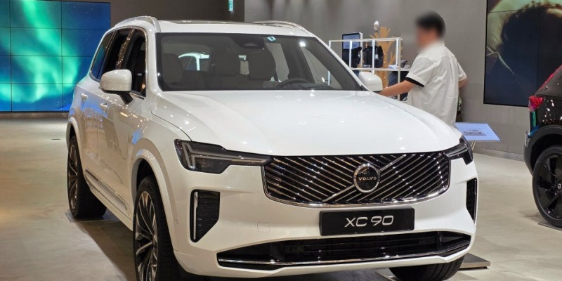 6년 만에 돌아온 볼보 XC90... 에어 서스펜션 기본 장착, GV80과 정면승부 | 유카포스트