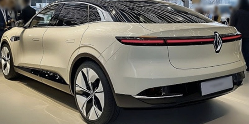 “르노 SM6 부활한다?! 쏘나타·K5 긴장해야 할 이유” | 모터포스 - 포뮬러1 정복