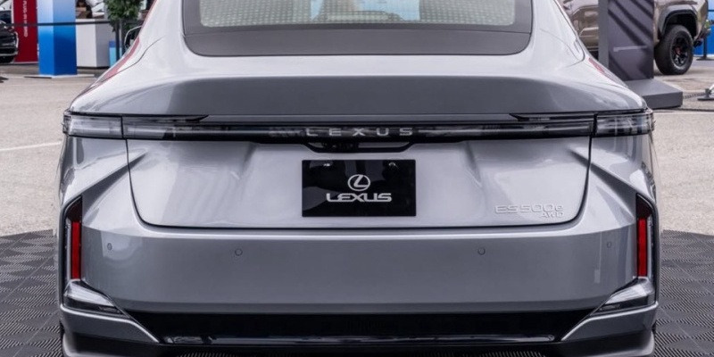 렉서스 ES300h 풀체인지, 제네시스 G80보다 더 낫다? | 모터포스 - 포뮬러1 정복