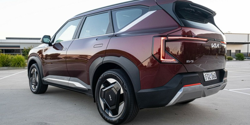 기아, 'EV5' CATL 삼원계 배터리 탑재, 차박·패밀리 다 잡은 전기 SUV | 유카포스트