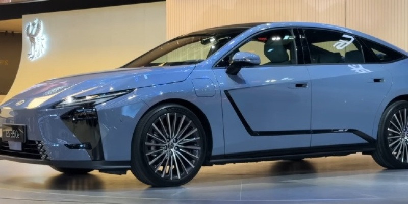 G80 차주들 비상! 렉서스 ES300h 풀체인지, 제네시스 압도하나? | 두맨카