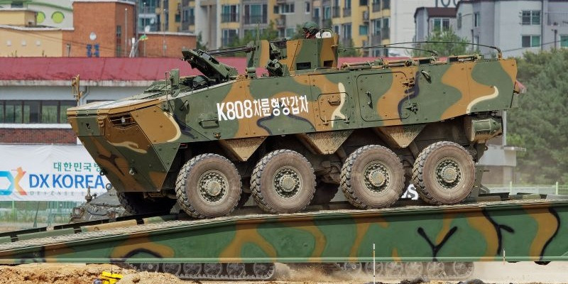 한국 페루 800억 수출! 남미 최초의 무기 수출을 달성한 K808 장갑차의 압도적 성능! | 군사돋보기