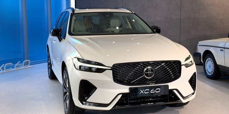 “플래그십 수준으로 진화” 볼보, 신형 XC60 출시… 가격 6570만 원부터 | 더드라이브