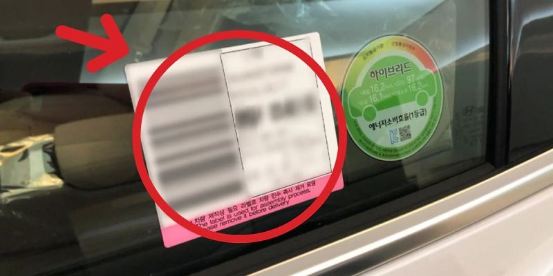 “귀찮아서 놔뒀다가 낭패”…신차 스티커 방치하면 벌어지는 일 | EV-Hotissue