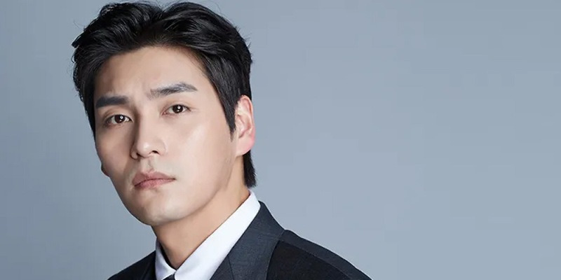 IQ 156 멘사·서울대·CEO 부모… 작품보다 스펙이 유명한 원조 엄친아 배우 | 요즘뭐하니